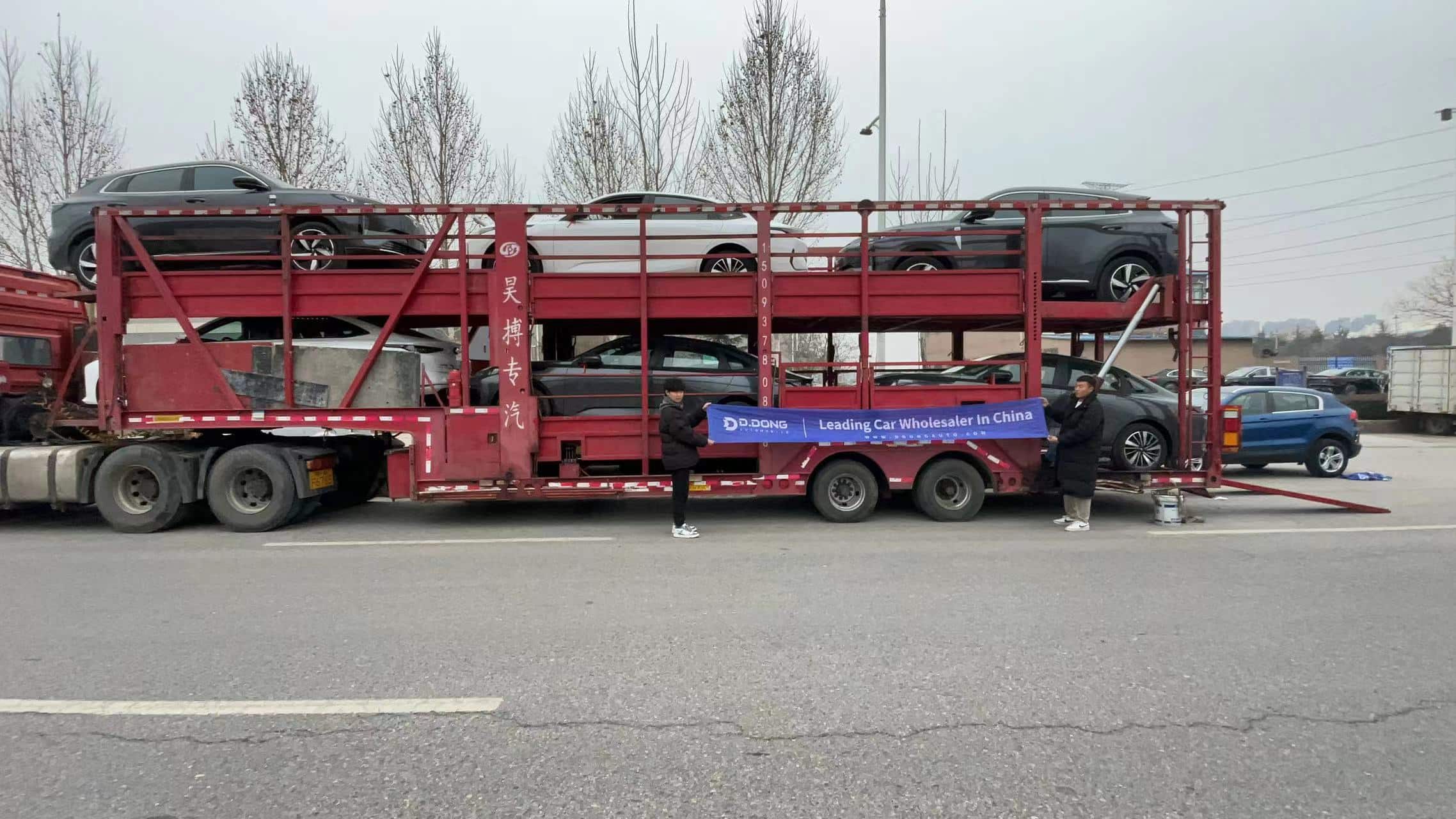 Three groups of vehicles have been loaded and started to be transported ...